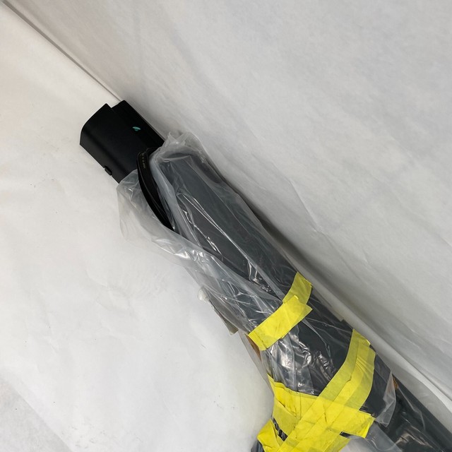 R22 18 19 Chevrolet Traverse Left Rocker Panel Skirt GM Molding ...