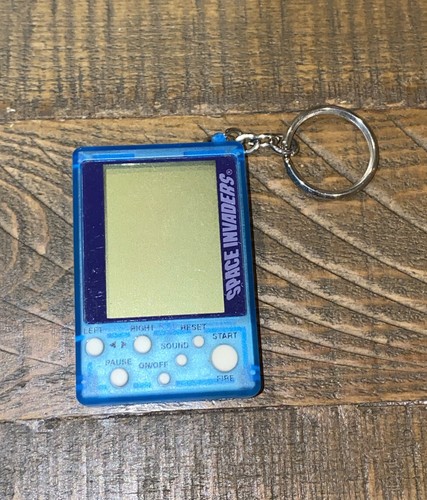 SPACE INVADERS CLASSIC KEYCHAIN MINI ELECTRONIC VIEEI GAME 1998 MGA ...