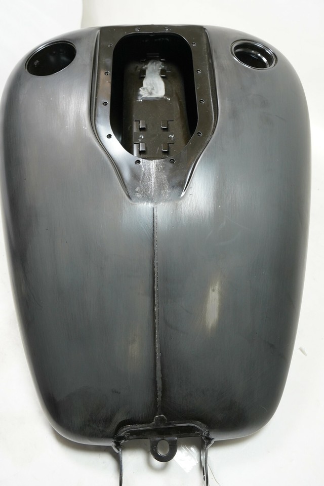 OEM Harley NOS Dyna fuel gas tank 61593-10 2010-2017 FXDL FXDWG FXDB ...