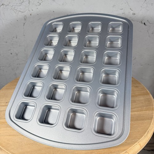 Pampered Chef Brownie Bite Pan - Item# 101172 - 24 Mini Brownie Cake ...