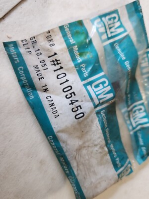 GM NOS PART 10105450/20470356/10281486 CLIP W/S MOULDING 1988-96 GM W ...