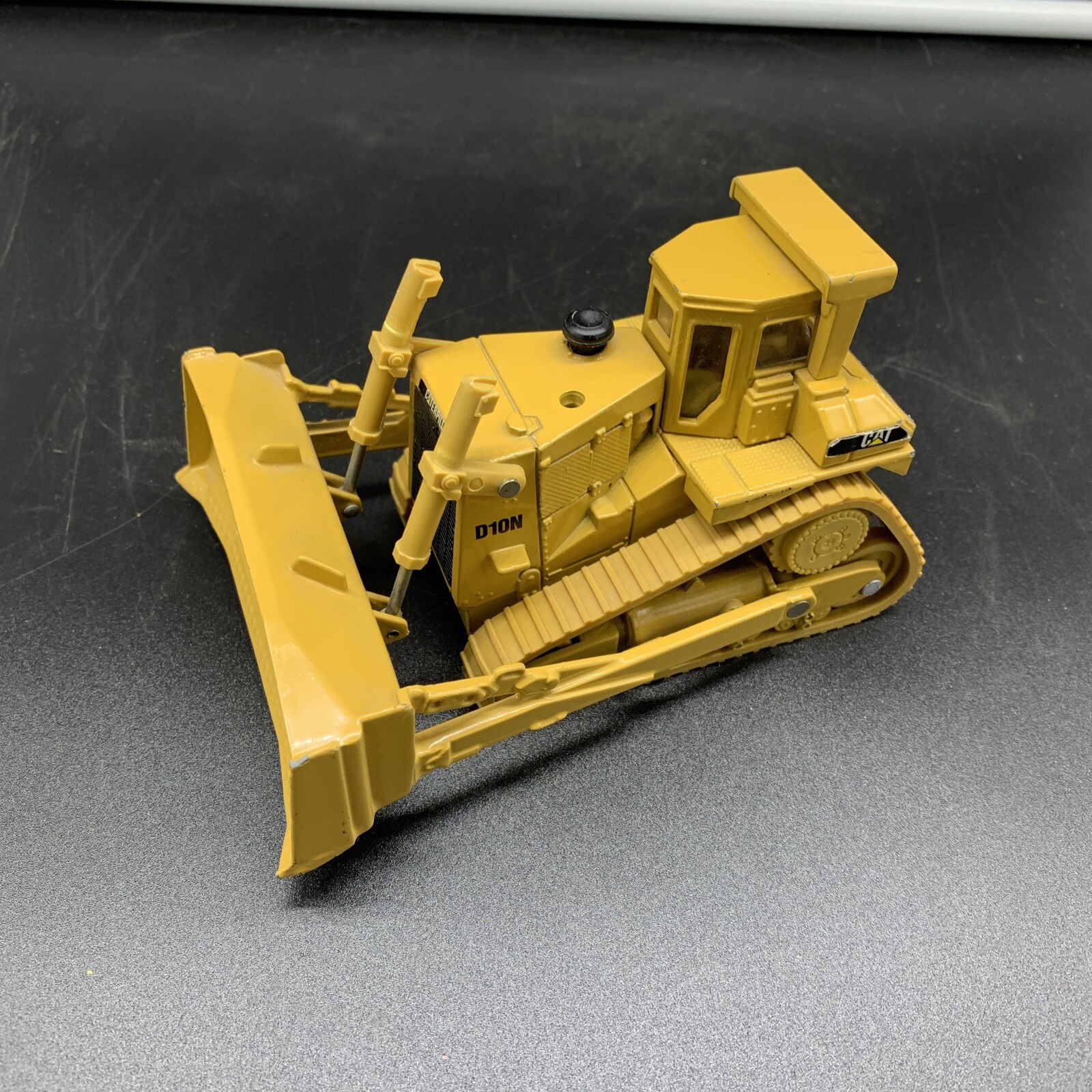 ERTL 1:50 Scale Diecast Caterpillar D10N Track-Type Tractor Dozer ...