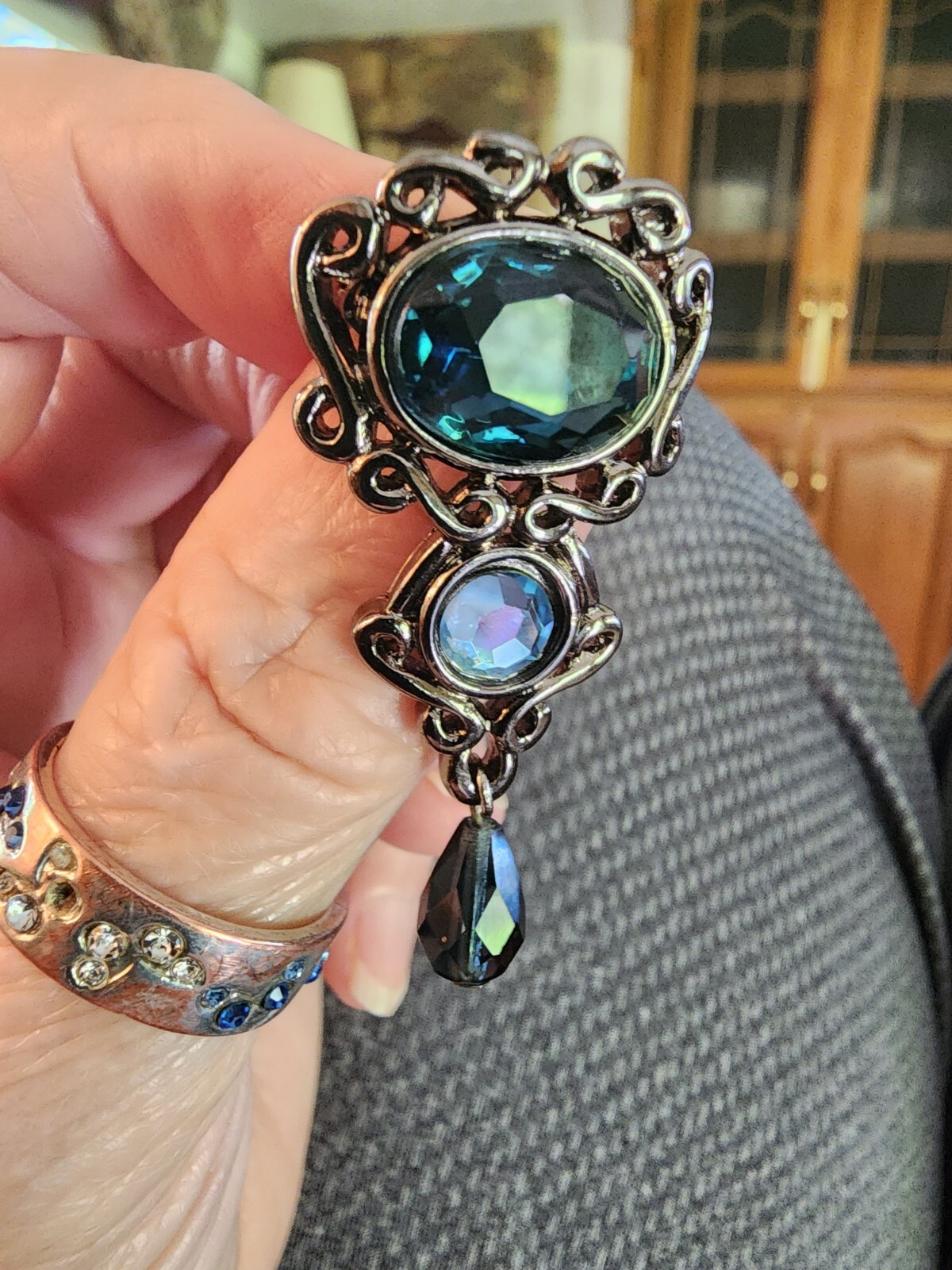 Multifaceted, Sparkling Blue Sapphire colored Rhinest… - Gem