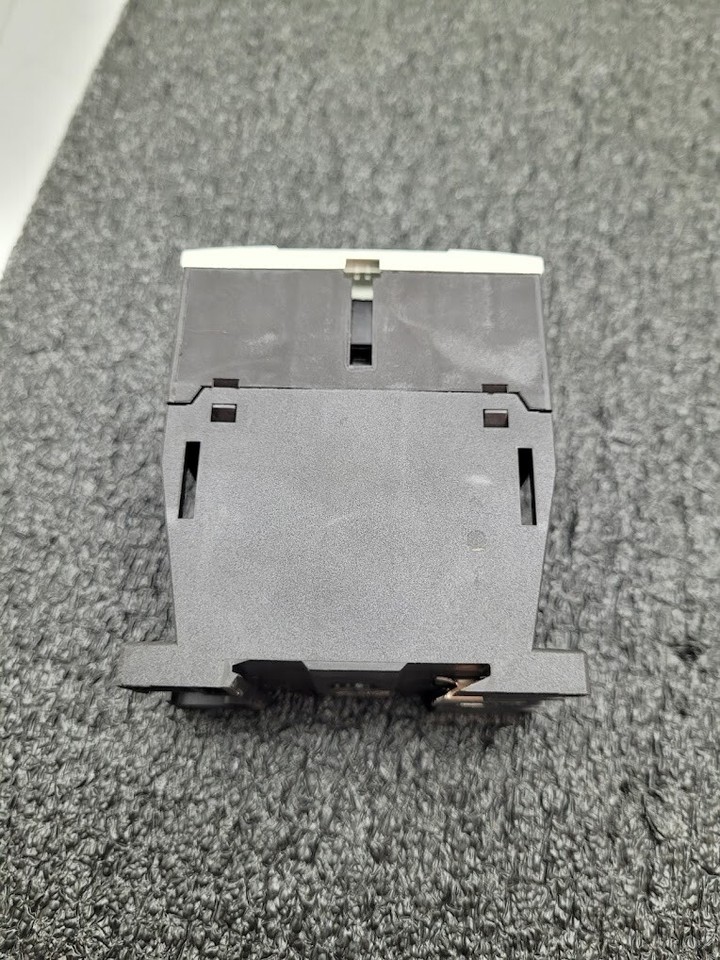 Eaton DIL M12-10 24V Coil AC OR DC Contactor 4 Pole XTCE012B10 DIN Rail ...