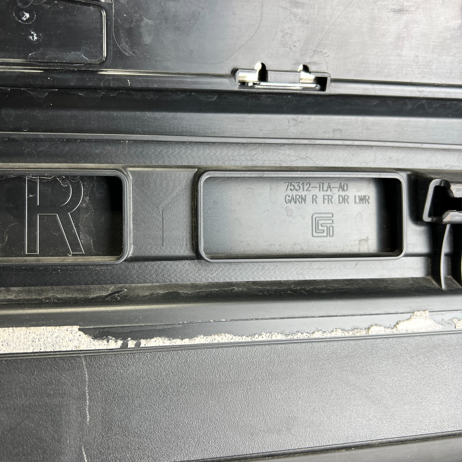 OEM 2017 - 2020 Honda CR-V Touring Front Right Lower Door Molding 75312 ...