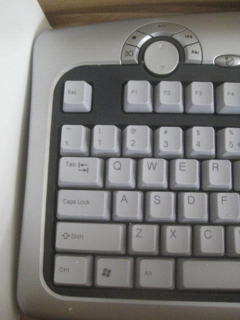 Medion Multimedia Wireless Computer Keyboard & 5 Button Scroll Optical ...