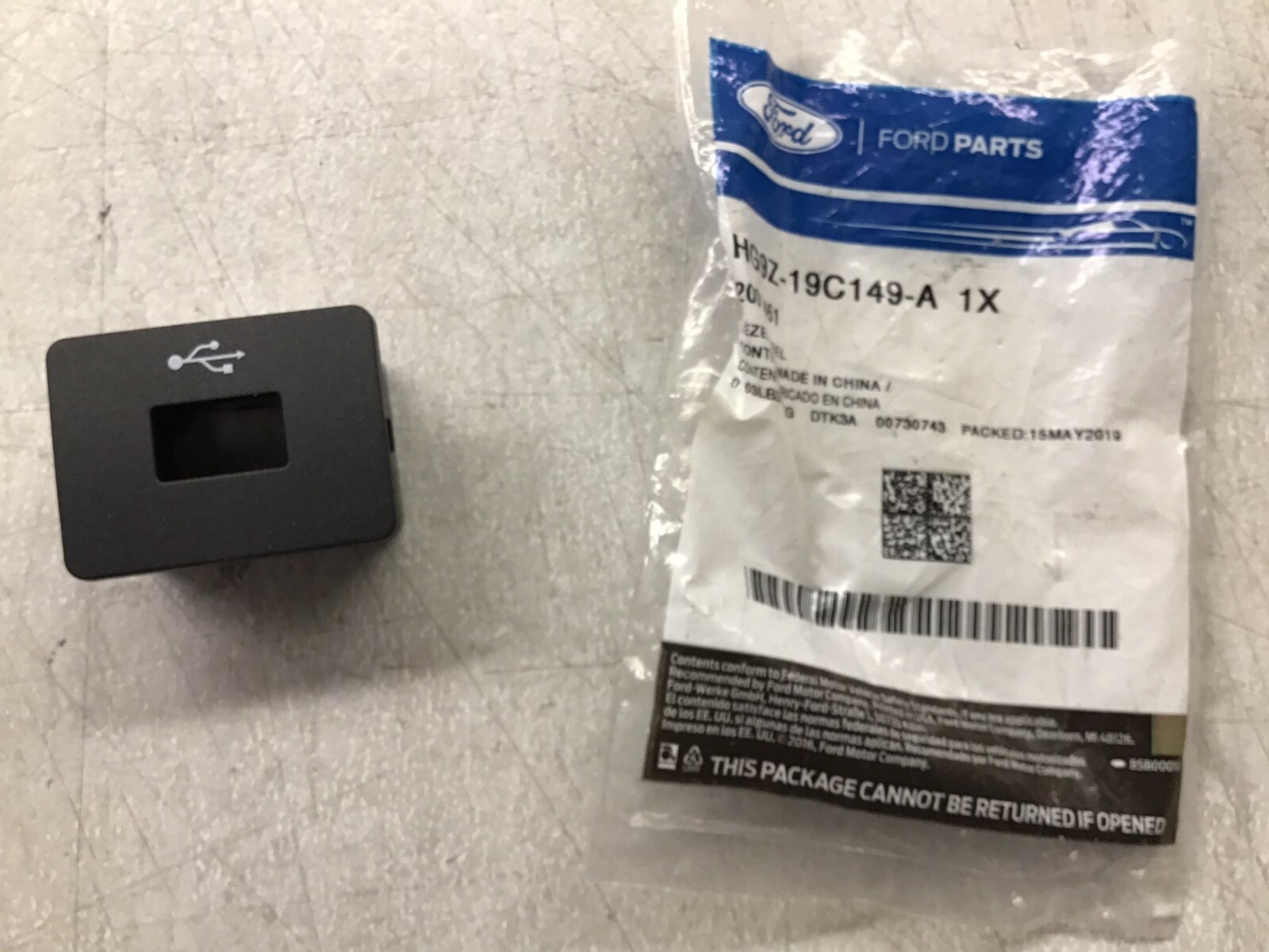 2017-2020 Ford Fusion OEM Front Center Console Panel Bezel HG9Z-19C149 ...