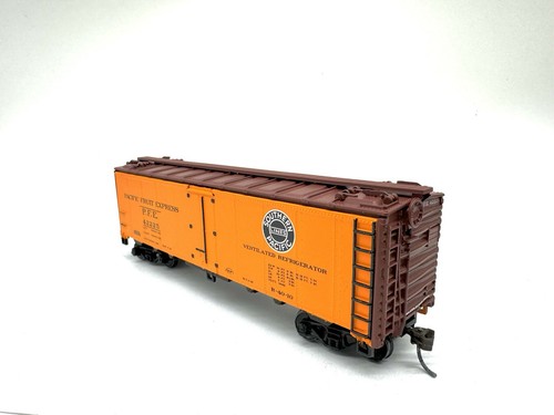 Athearn Southern Pacific HO Scale #7127 40’ Steel Reefer PFE #42225 | eBay