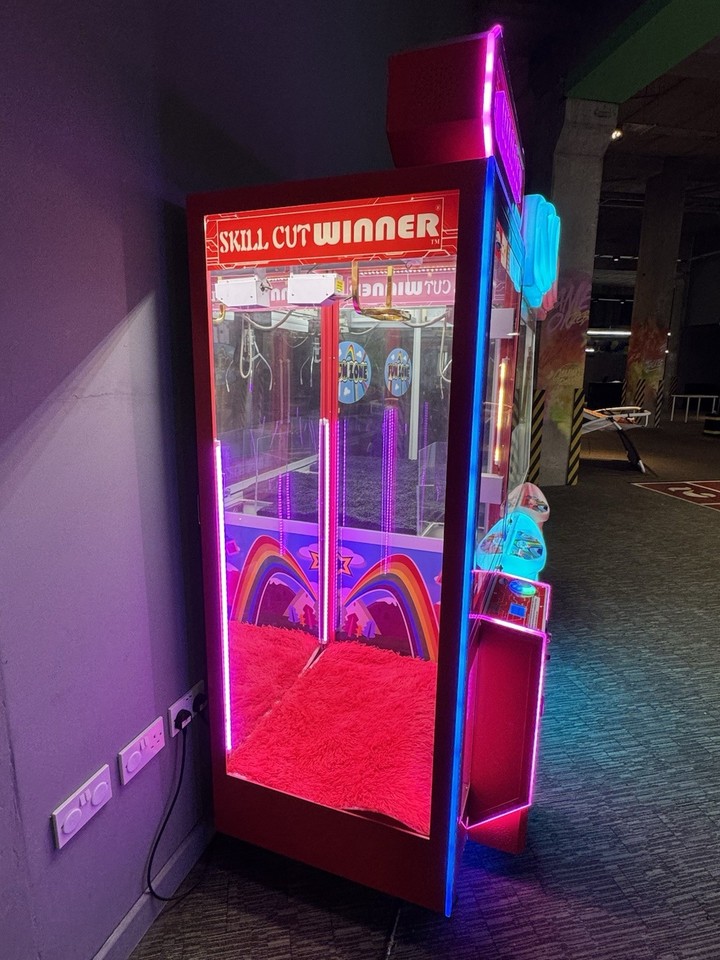 SKILL CUT WINNER! GIANT PRIZE AMUSEMENT MACHINE-CUT THE STRING TO WIN ...