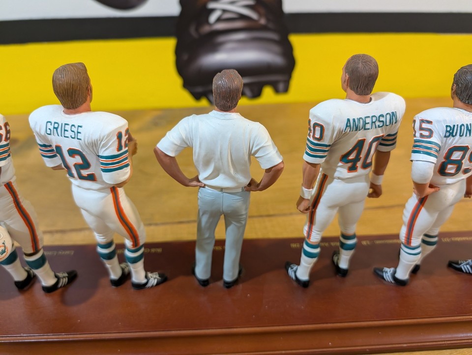 READ* Rare Miami Dolphins 1972 Undefeated Team sculpture Danbury Mint ...