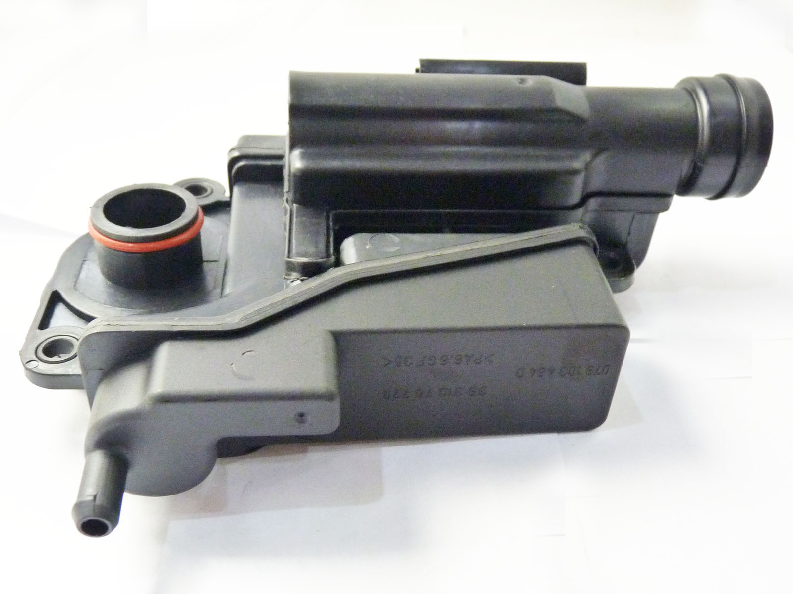 Neu ÖLABSCHEIDER KURBELGEHÄUSE ENTLÜFTUNG VENTIL für AUDI A6 Avant ...