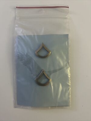 2x GOLD PIN ON PRIVATE FIRST CLASS RANKS | eBay