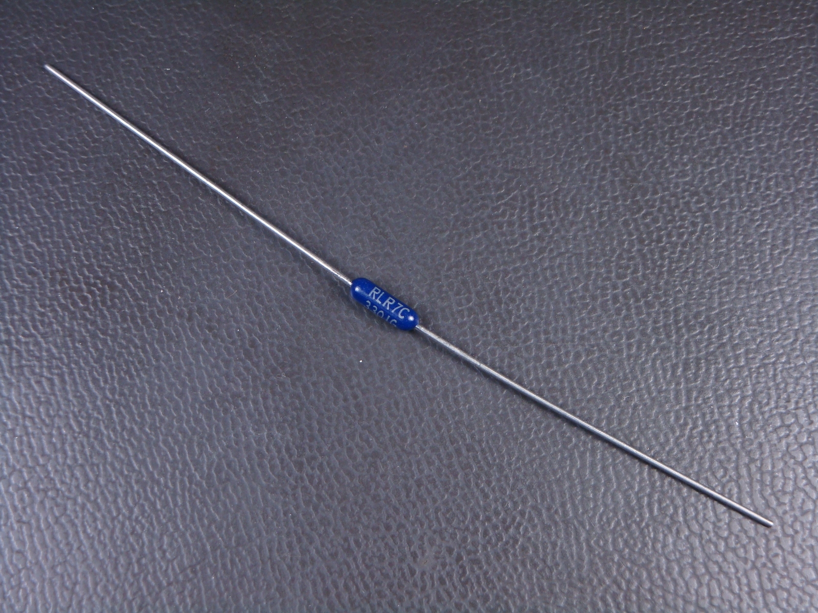 Lot of 10 RLR07C3301GS Vishay Metal Film Resistor 3.3k 3300 Ohm 2% ...