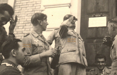 C.1940 WW2 GERMAN SOLDIERS DRINKING, SMOKING, CASUAL, CLASSIC PHOTO F4 ...