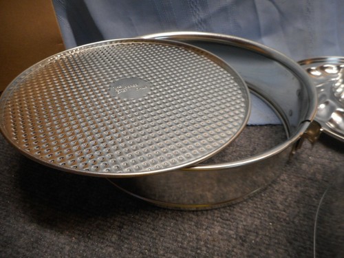 THE PAMPERED CHEF SPRINGFORM PAN SET WITH HEART #1540 | eBay