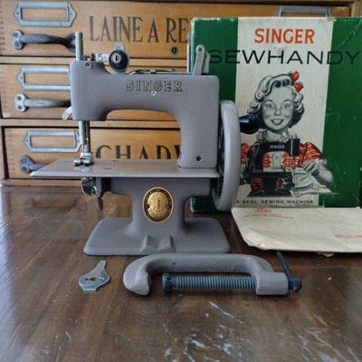 Vintage Singer Toy Sewing Machine Model 4 Sewhandy with Original Box ...