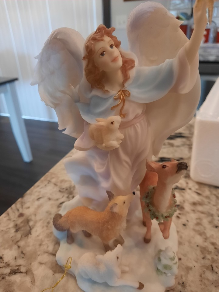 Seraphim Classics Heaven on Earth "CHRISTA" angel # 78799 .. Used still ...