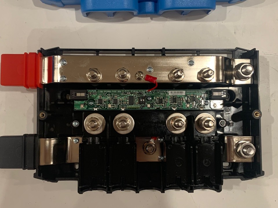 Victron Energy Lynx Distributor - Modular M10 DC Bus Bar *Open Box | eBay
