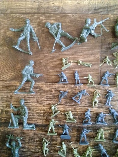 VINTAGE TINY AND REG. PLASTIC ARMY MEN TOY SOLDIERS HO SCALE 1” AND 2 ...