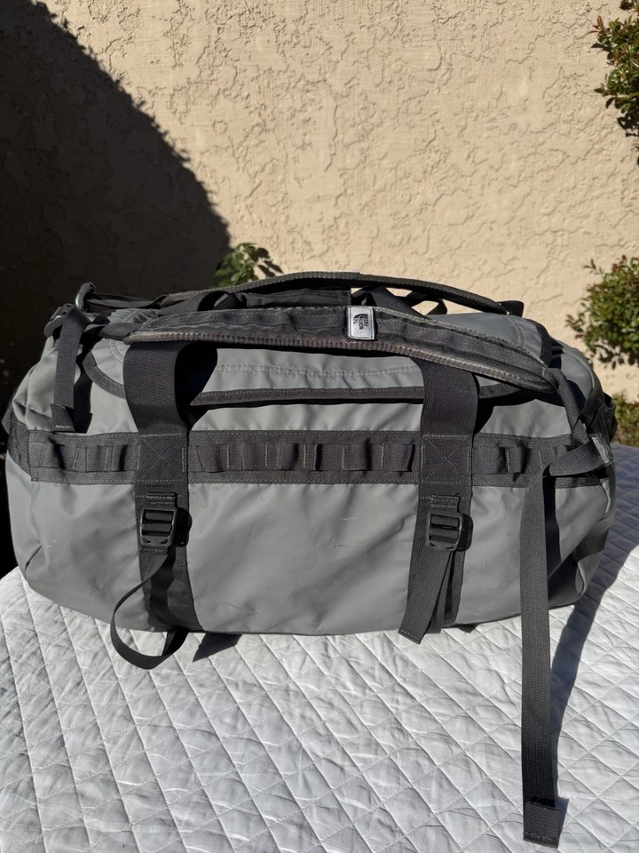 THE NORTH FACE 23” BASE CAMP DUFFLE Weekender Backpack Bag Storm Gray ...