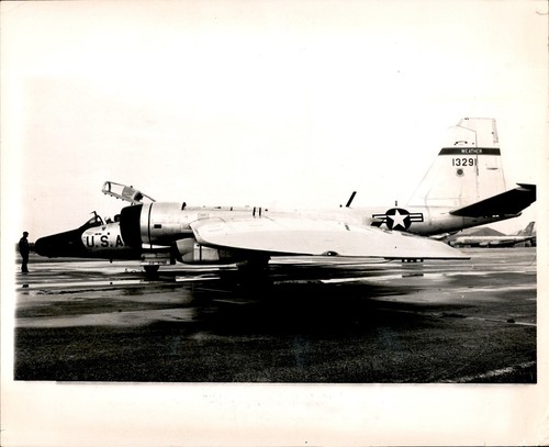 LG24 1971 Orig Photo MARTIN GENERAL DYNAMICS RB-57F CANBERRA WEATHER ...