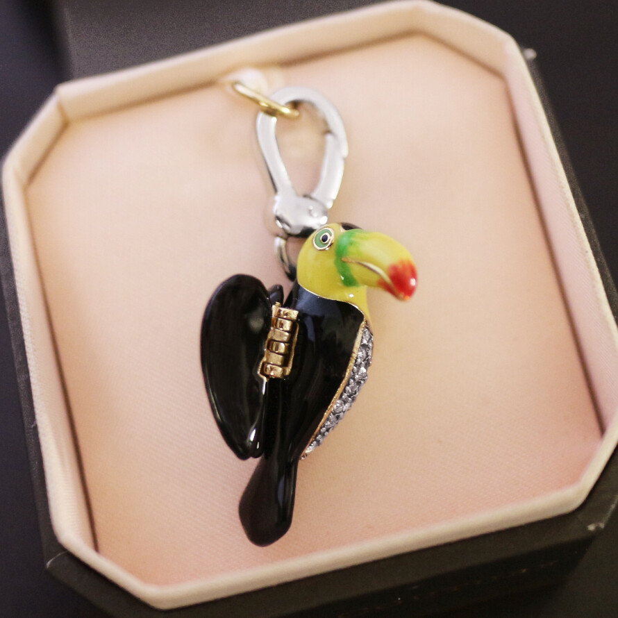 NWT NIB JUICY COUTURE Toucan Pave Crystal Tropical Bird Bracelet Charm ...