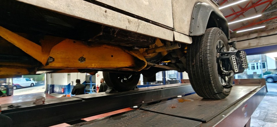 Land Rover Defender 90 300tdi automatic sandblasted original chassis ...