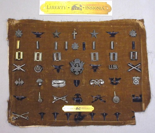 LIBERTY INSIGNIA Display Board Collection of WWI Army Insignia w/32 ...