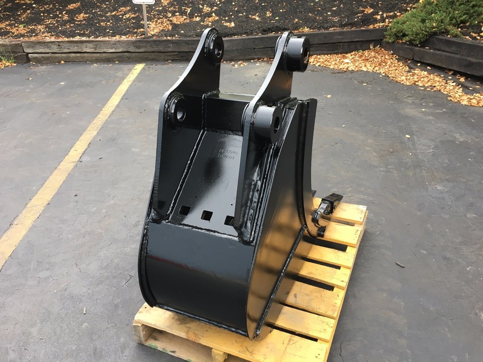 New 18" Excavator Bucket for a Doosan DX85 with Coupler Pins - 45mm Pin ...