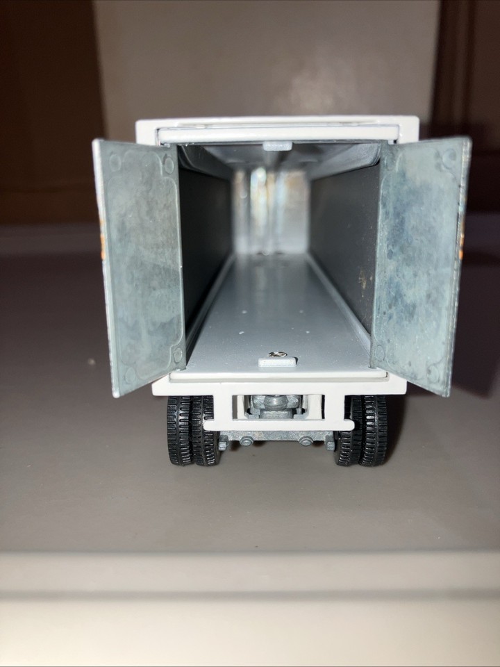 Winross Diecast 1/64 Scale Die-cast Truck . Yellow Freight Lines Cargo ...