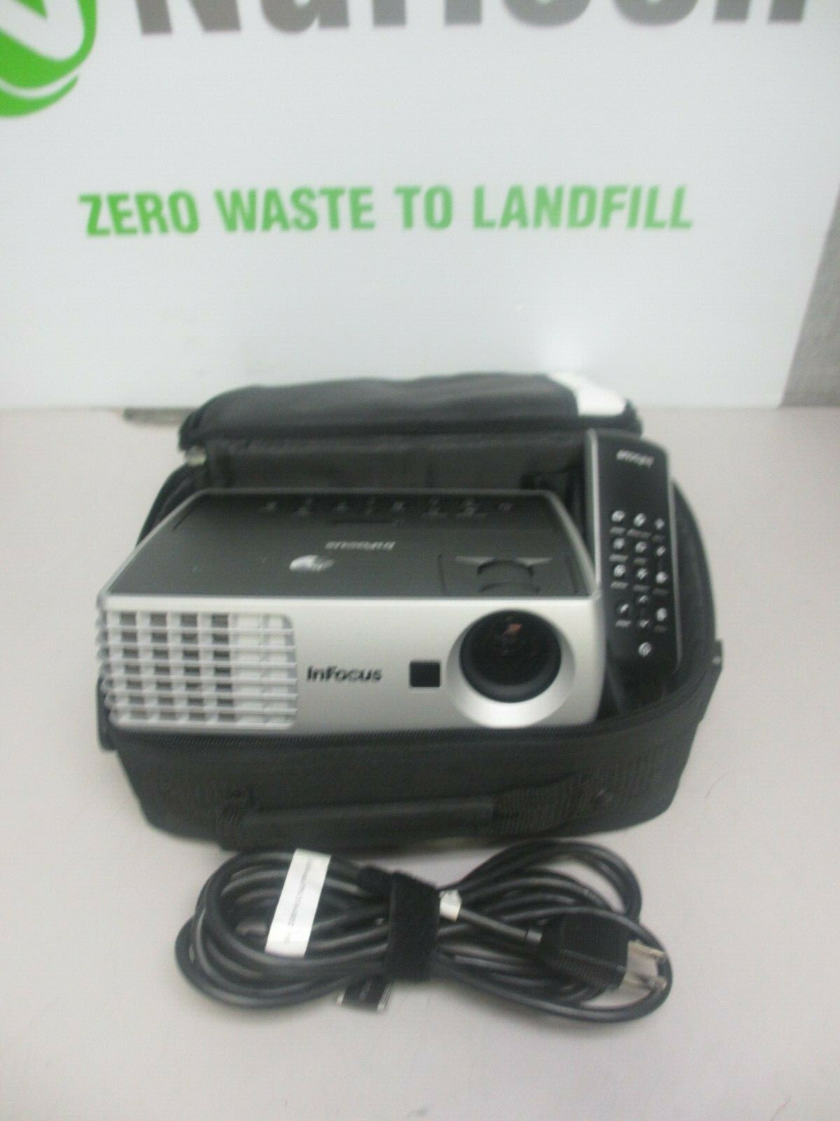 InFocus IN1100 DLP Projector w/ Remote & Case [84 Lamp Hour] | eBay