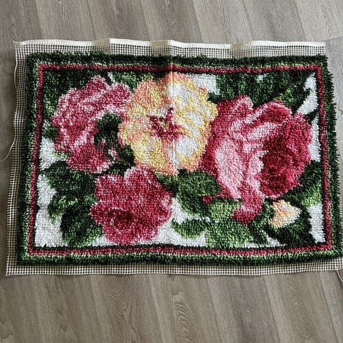 Vintage Latch Hook Rug With cabbage roses Yarn Handmade Wall Hanging ...