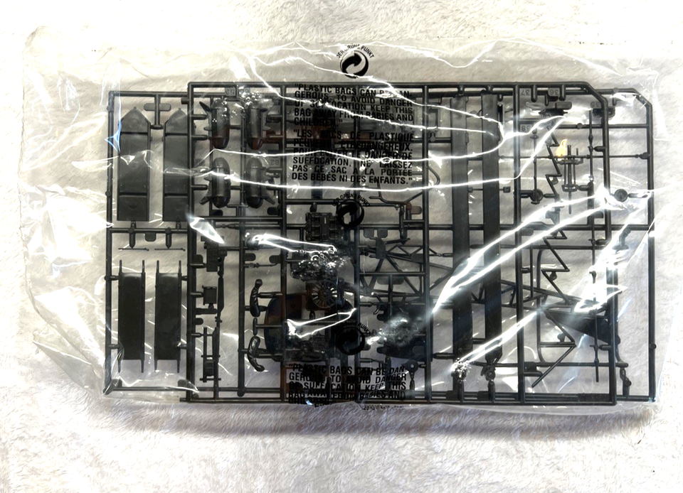 M*A*S*H 4077th Bell H-13H Helicopter Revell 1/35 Model Kit 4334 Open ...