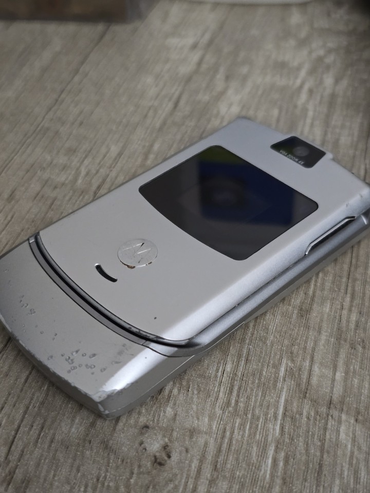 Motorola RAZR / Razor V3m - Silver and Black ( Verizon ) Cellular Flip ...