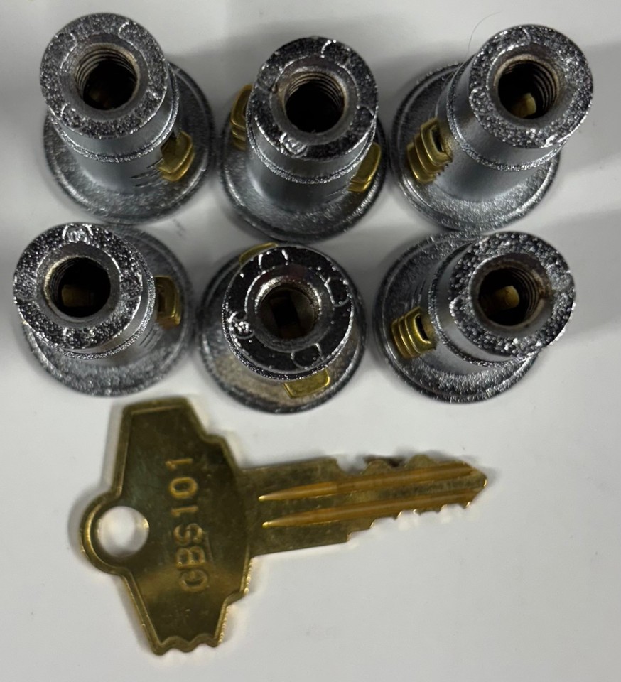 Key and 6 Locks Vending Gumball Machine Northwestern Eagle Oak A&A ...