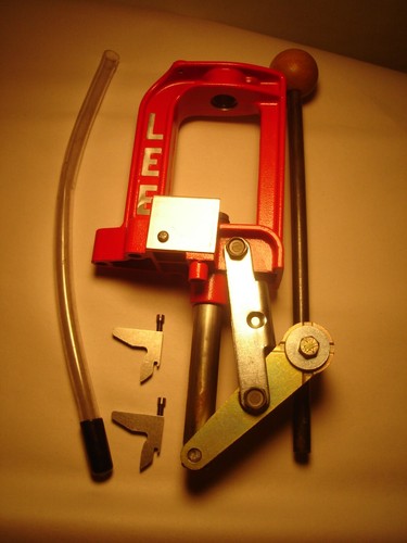 LEE "BREECH LOCK - CLASIC" RELOADING PRESS with LARGE and SMALL PRIMING ...