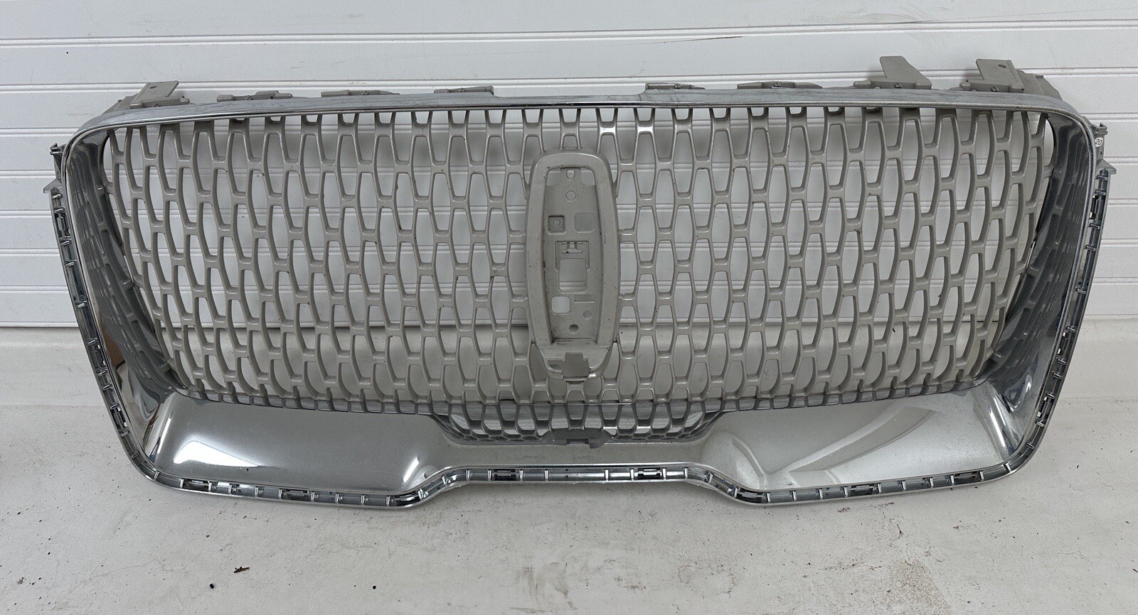 LINCOLN NAVIGATOR UPPER GRILLE JL7Z-8200-BA OEM 18 19 20 21 2018 2019 ...