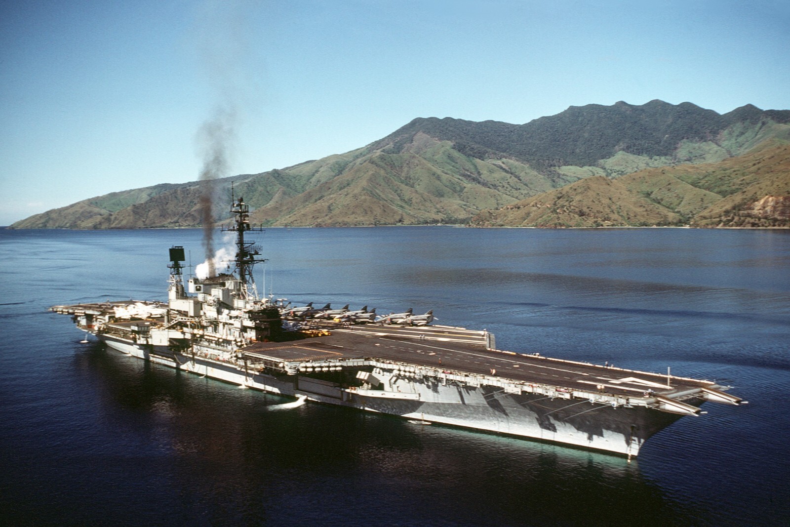 USS MIDWAY (CV-41) AIRCRAFT CARRIER OFFSHORE 4X6 GLOSSY PHOTOGRAPH ...