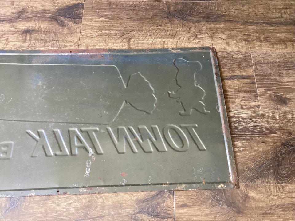 VINTAGE 1967 BRAUN'S TOWN TALK BREAD GAS OIL 33” EMBOSSED METAL ...