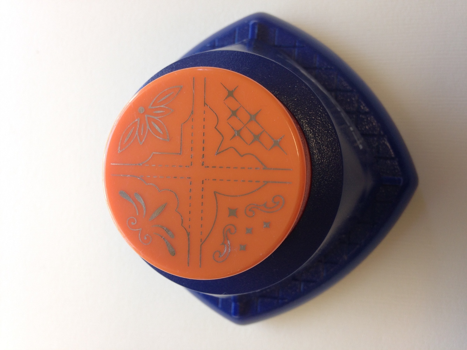 Fiskars 4 in 1 Embossing Corner Paper Punch - Cuts and Embosses - Glory ...