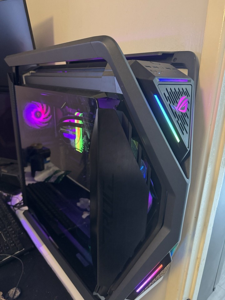 ASUS ROG Hyperion Gaming PC Case And Vertical Mount Large - Collection ...