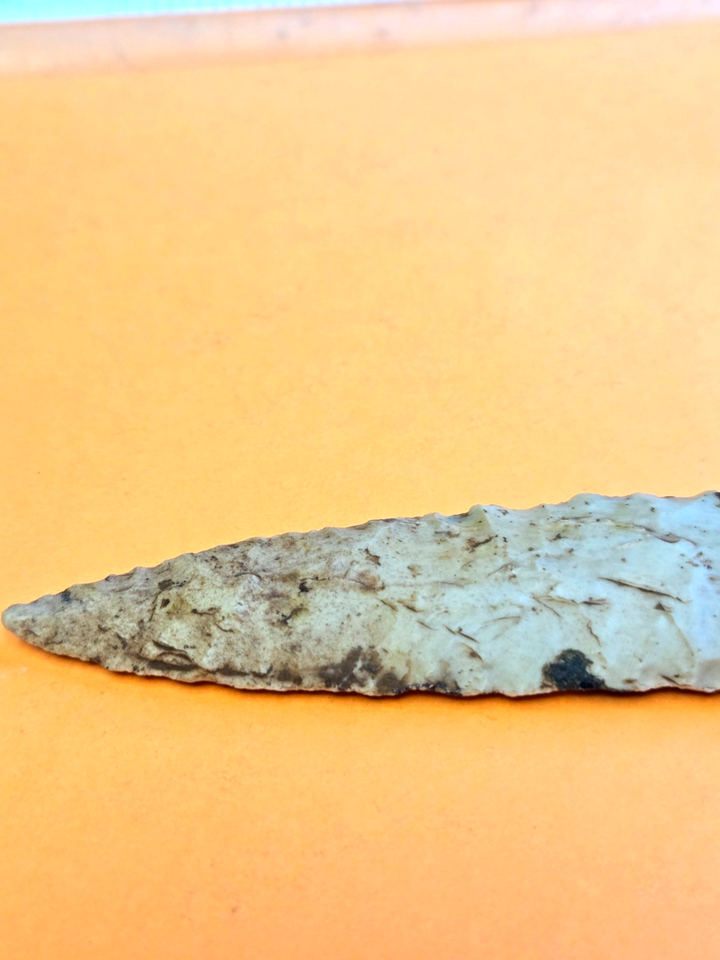 Authentic large Scotts bluff Mineral-stained chert point from Madison ...