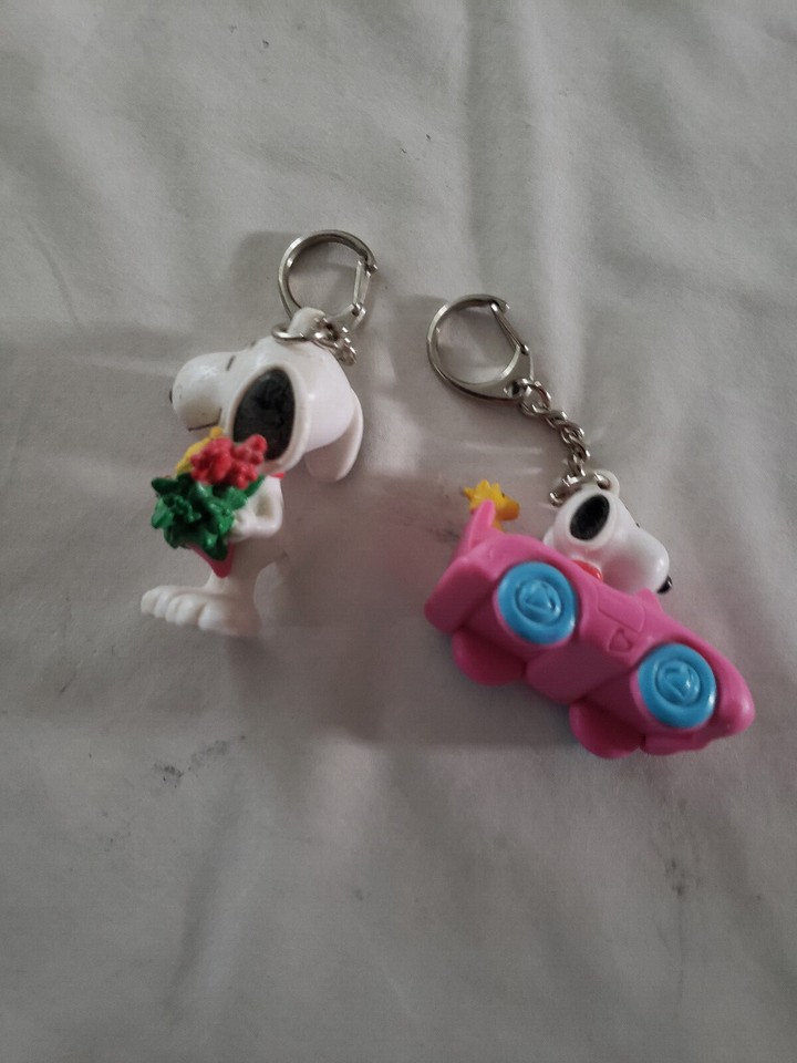 2 Vintage Peanuts Snoopy Figures Key Chains 2" United Features ...