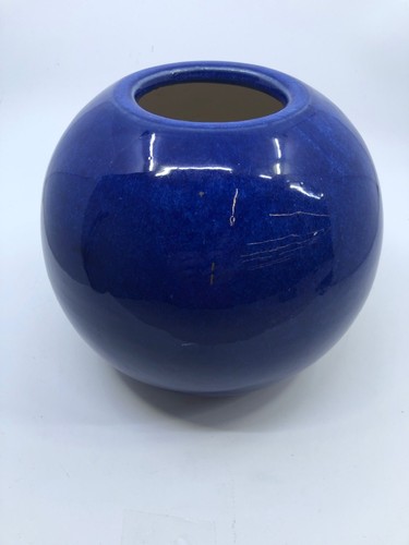 LARGE BLUE ROUND VASE. | eBay