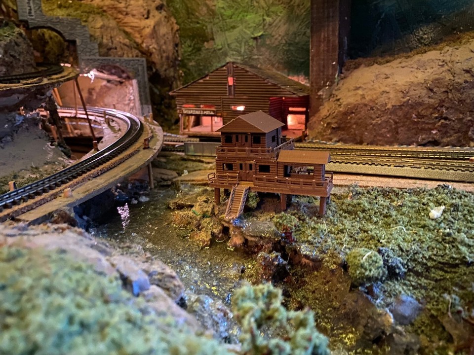 HO Scale Model Railroad Cabin Kit with Video Assembly Instructions | eBay