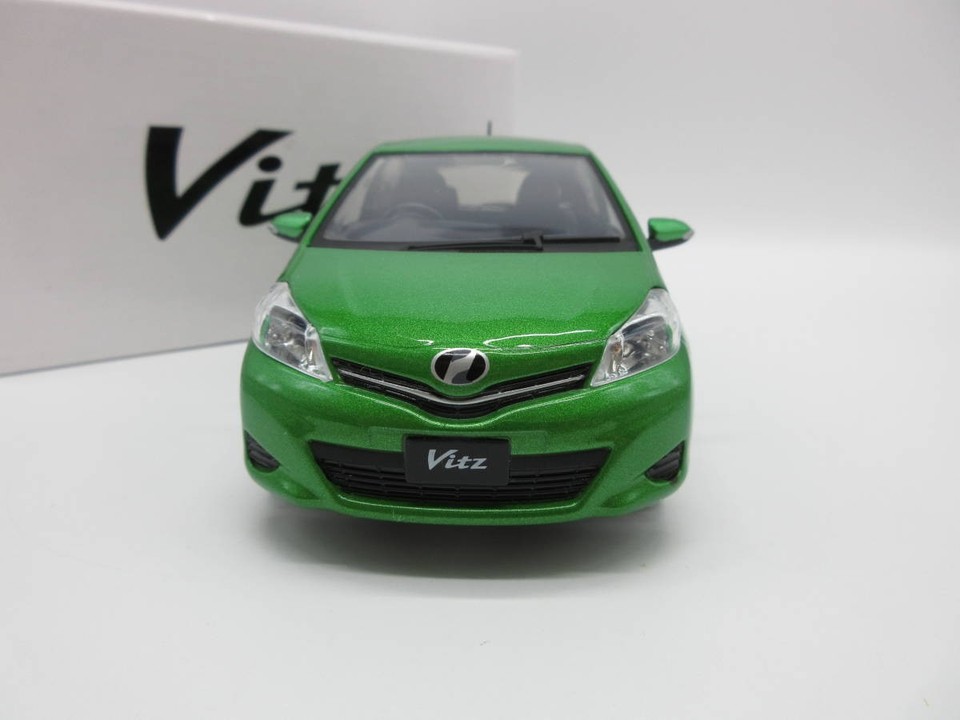 1/24 3rd generation Vitz Jewela Vitz jewela Color Mini car Green Mica ...