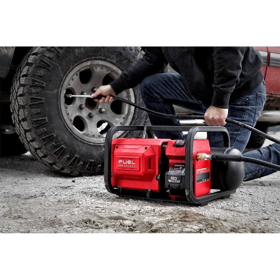 Milwaukee Cordless Compressor 2 Gal. 18V Li-Ion w/ 1/4" Right Angle Die ...