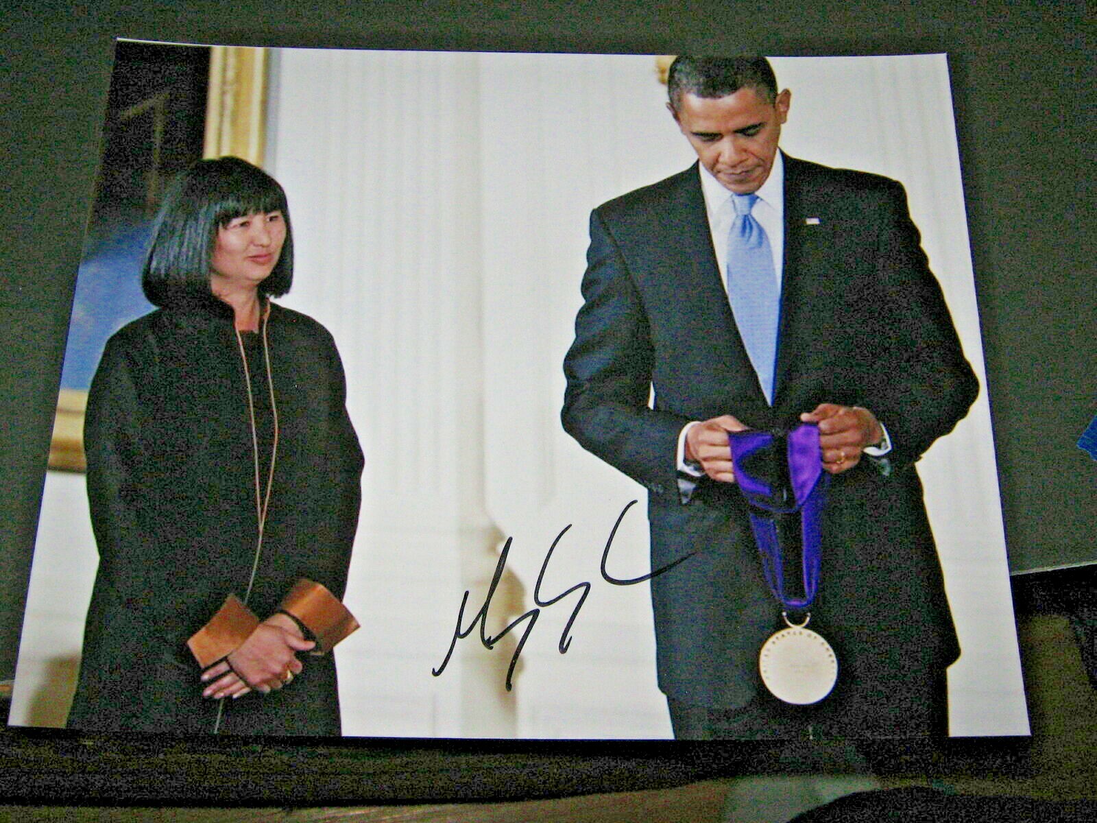 MAYA LIN DESIGNER ARCHITECHTURE ART SIGNED 8X10 PHOTO OBAMA MEDAL OF ...