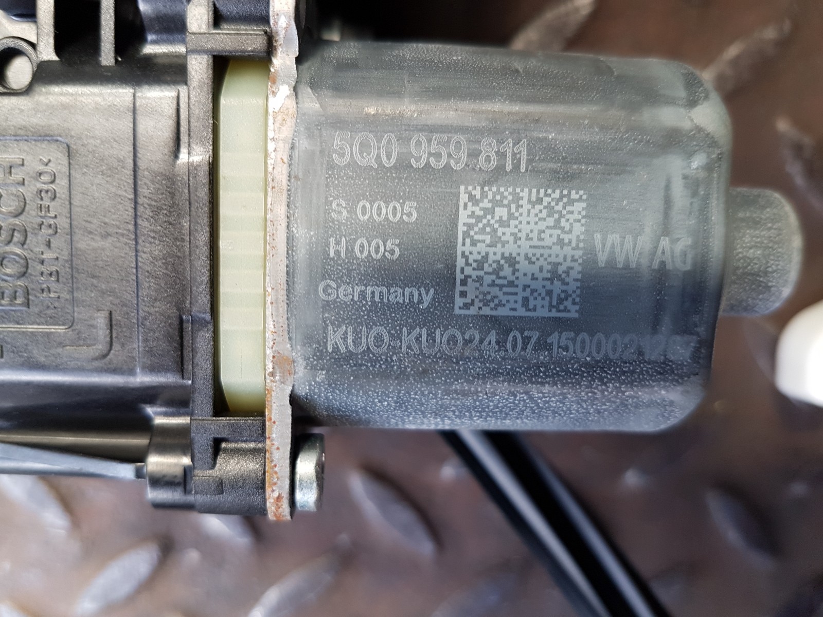 VW GOLF GTE 2015 PASSENGER SIDE REAR WINDOW REGULATOR WITH MOTOR ...