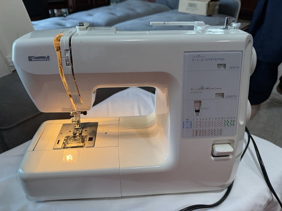 Kenmore Sewing Machine Model 385 17624890 With Foot Pedal + Needle ...